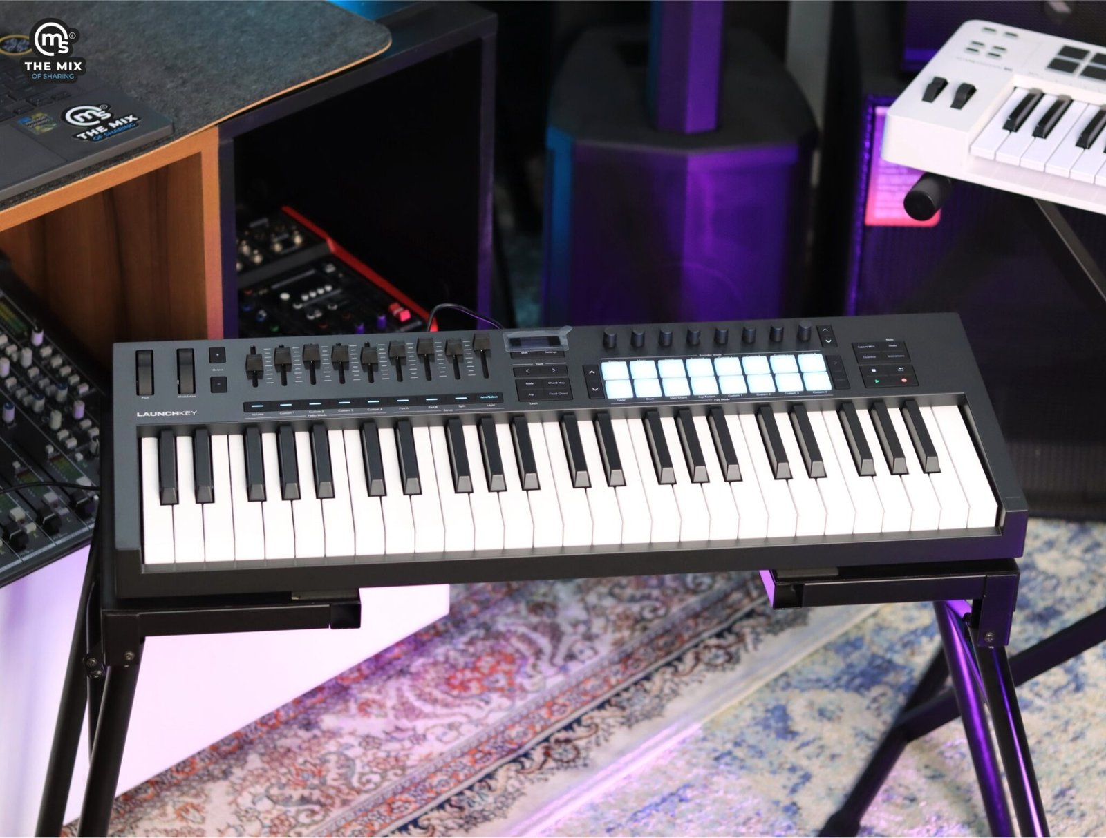 Novation Launchkey 49 MK4 49-key Keyboard Controller - MS - THE MIX OF ...